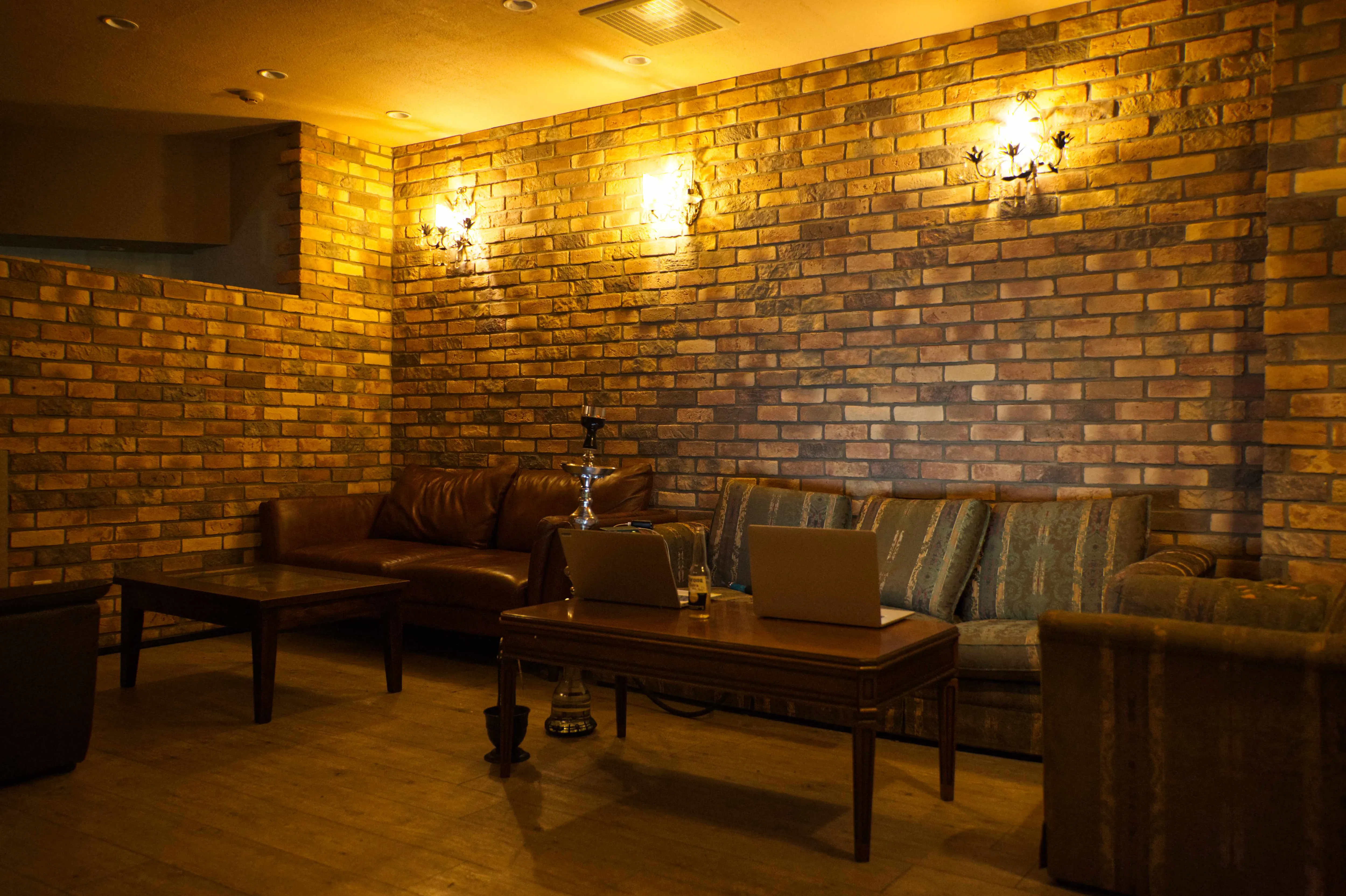 横須賀のシーシャカフェ＆バーSKOSH | 都会のオアシスで極上のひととき